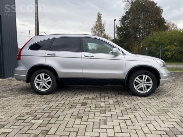 Honda CR-V 2011 in Ogre on AUTOMOTO.COM.LV Grey Honda CR-V 2011 in Ogre, with an engine capacity of 2.00 L and mileage of 187 thousand km for 6970 €, photo 6 on AUTOMOTO.COM.LV