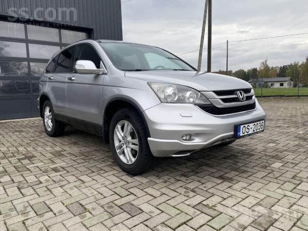 Honda CR-V 2011 in Ogre on AUTOMOTO.COM.LV Grey Honda CR-V 2011 in Ogre, with an engine capacity of 2.00 L and mileage of 187 thousand km for 6970 €, photo 7 on AUTOMOTO.COM.LV