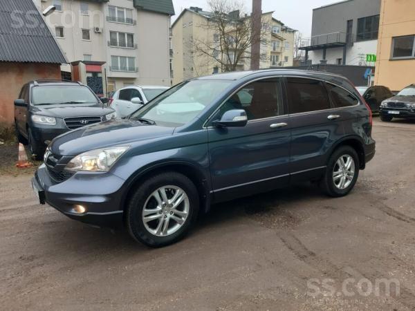 Grey Honda CR-V 2012 in Daugavpils, with an engine capacity of 2.20 L and mileage of 0 thousand km for 7950 €, photo 1 on AUTOMOTO.COM.LV