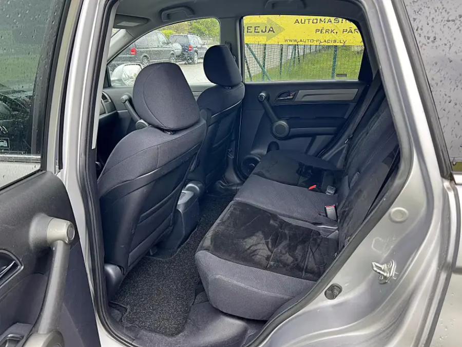 Pelēks Honda CR-V 2012 Rīga, ar dzinēja tilpumu 2.20 L un nobraukumu 258 tūkst. km par 7550 €, foto 10 vietnē AUTOMOTO.COM.LV