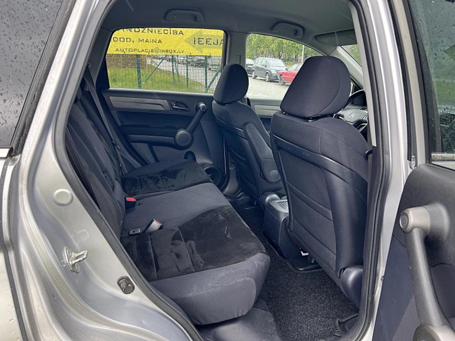 Pelēks Honda CR-V 2012 Rīga, ar dzinēja tilpumu 2.20 L un nobraukumu 258 tūkst. km par 7550 €, foto 27 vietnē AUTOMOTO.COM.LV