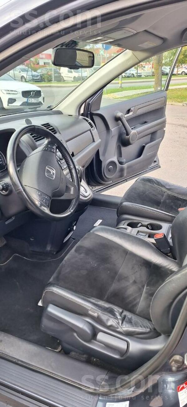 Grey Honda CR-V 2012 in Riga, with an engine capacity of 2.00 L and mileage of 215 thousand km for 7450 €, photo 6 on AUTOMOTO.COM.LV