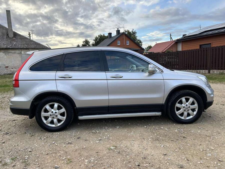 Grey Honda CR-V 2012 in Kaisiadorys, with an engine capacity of 2.20 L and mileage of 276 thousand km for 6450 €, photo 8 on AUTOMOTO.COM.LV