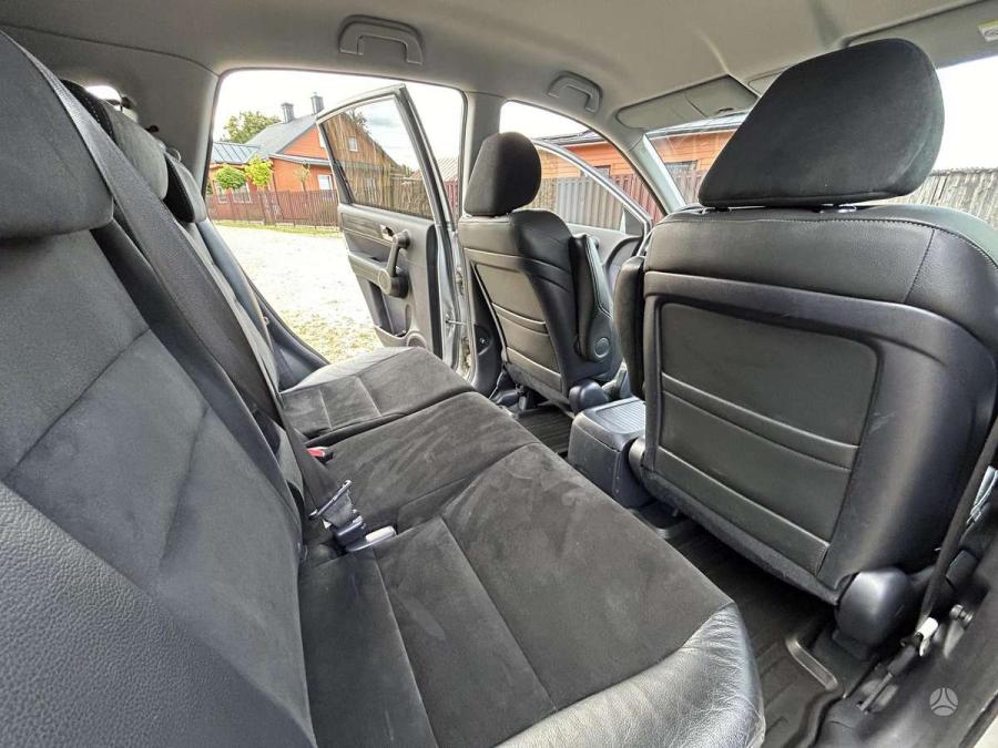 Grey Honda CR-V 2012 in Kaisiadorys, with an engine capacity of 2.20 L and mileage of 276 thousand km for 6450 €, photo 19 on AUTOMOTO.COM.LV