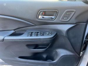 Grey Honda CR-V 2012 in Taurage, with an engine capacity of 2.20 L and mileage of 256 thousand km for 8900 €, photo 14 on AUTOMOTO.COM.LV
