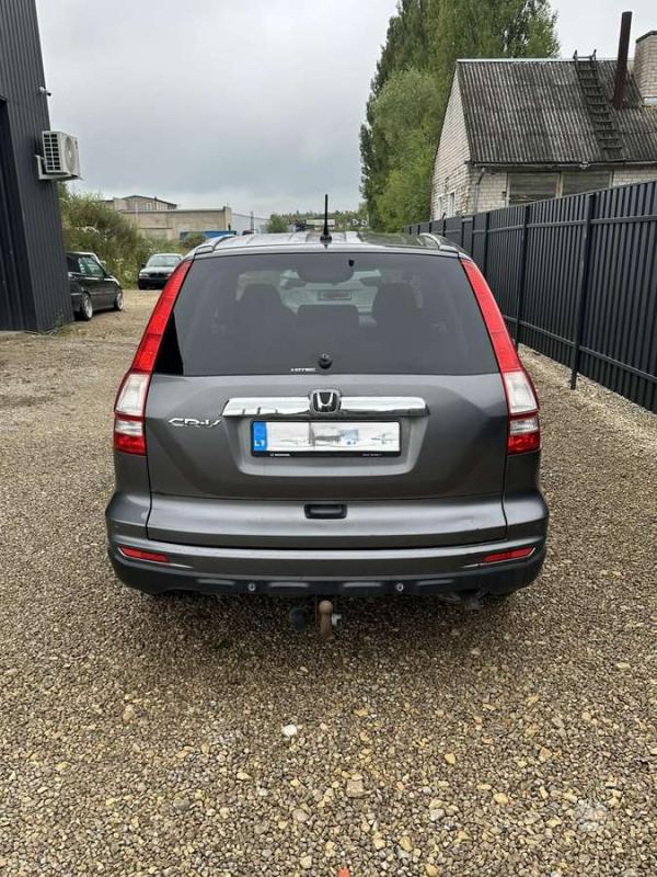 Grey Honda CR-V 2012 in Pasvalys, with an engine capacity of 2.20 L and mileage of 611 thousand km for 4700 €, photo 4 on AUTOMOTO.COM.LV