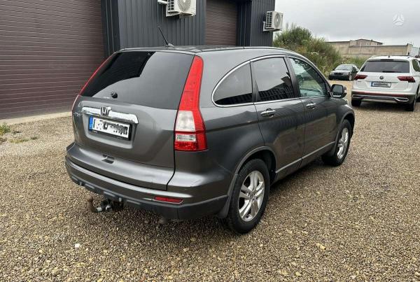 Grey Honda CR-V 2012 in Pasvalys, with an engine capacity of 2.20 L and mileage of 611 thousand km for 4700 €, photo 5 on AUTOMOTO.COM.LV