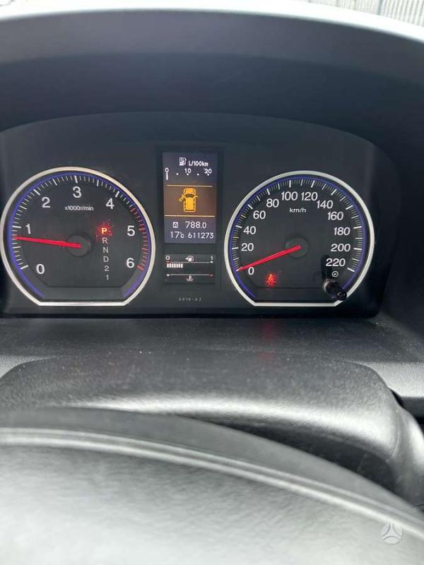 Grey Honda CR-V 2012 in Pasvalys, with an engine capacity of 2.20 L and mileage of 611 thousand km for 4700 €, photo 9 on AUTOMOTO.COM.LV
