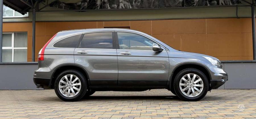 Grey Honda CR-V 2012 in Druskininkai, with an engine capacity of 2.20 L and mileage of 284 thousand km for 7700 €, photo 10 on AUTOMOTO.COM.LV