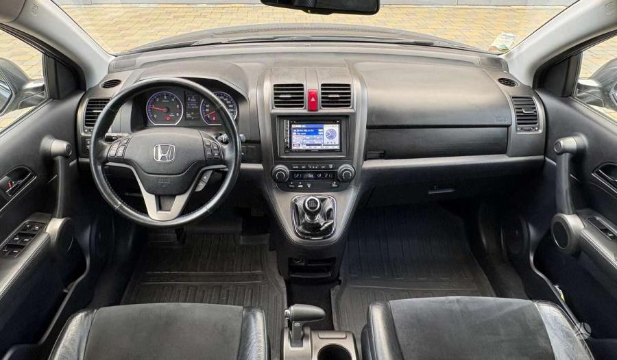 Grey Honda CR-V 2012 in Druskininkai, with an engine capacity of 2.20 L and mileage of 284 thousand km for 7700 €, photo 23 on AUTOMOTO.COM.LV
