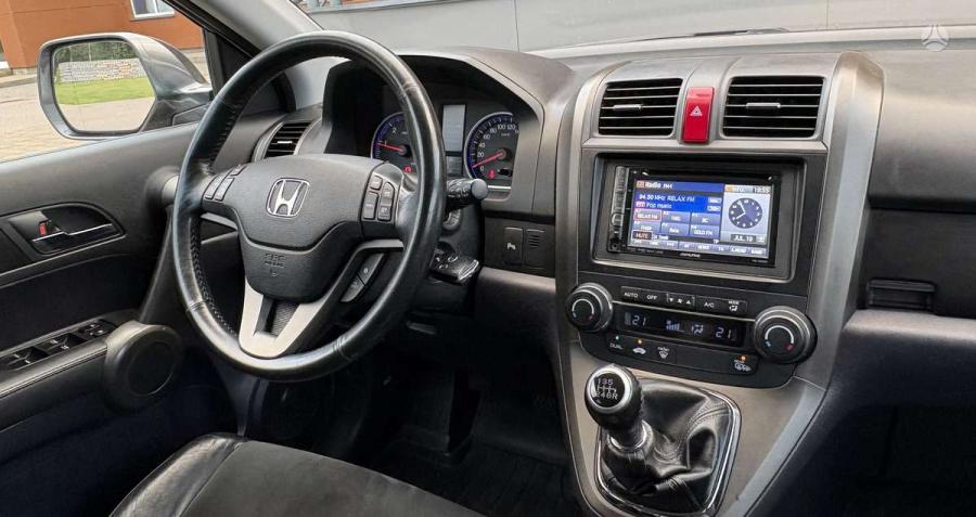 Grey Honda CR-V 2012 in Druskininkai, with an engine capacity of 2.20 L and mileage of 284 thousand km for 7700 €, photo 24 on AUTOMOTO.COM.LV