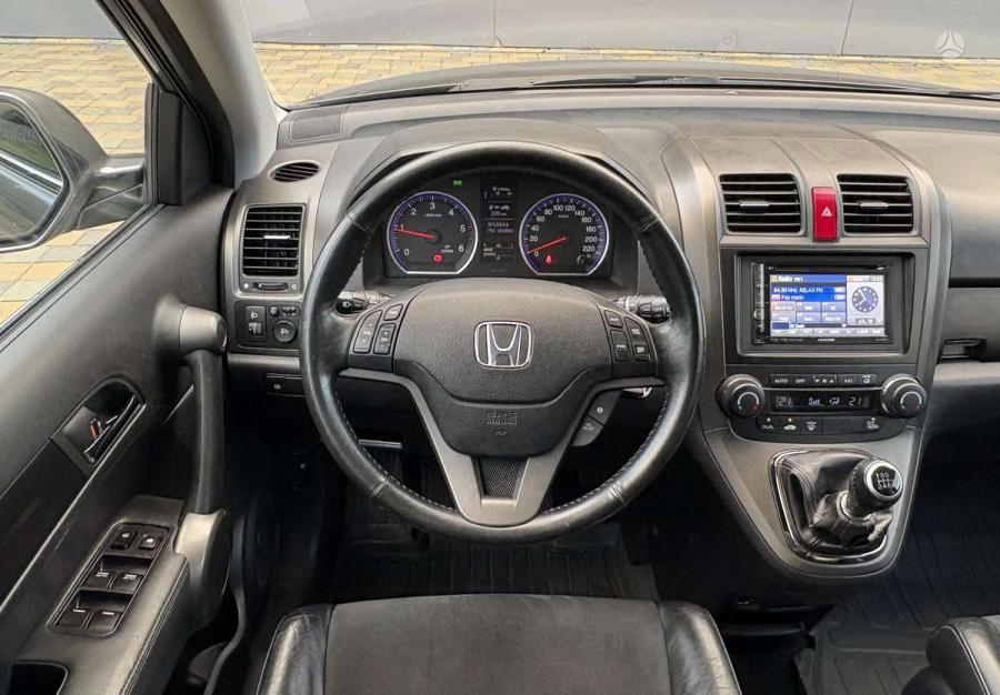 Grey Honda CR-V 2012 in Druskininkai, with an engine capacity of 2.20 L and mileage of 284 thousand km for 7700 €, photo 25 on AUTOMOTO.COM.LV