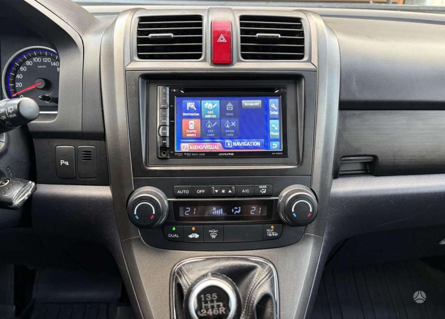 Grey Honda CR-V 2012 in Druskininkai, with an engine capacity of 2.20 L and mileage of 284 thousand km for 7700 €, photo 30 on AUTOMOTO.COM.LV