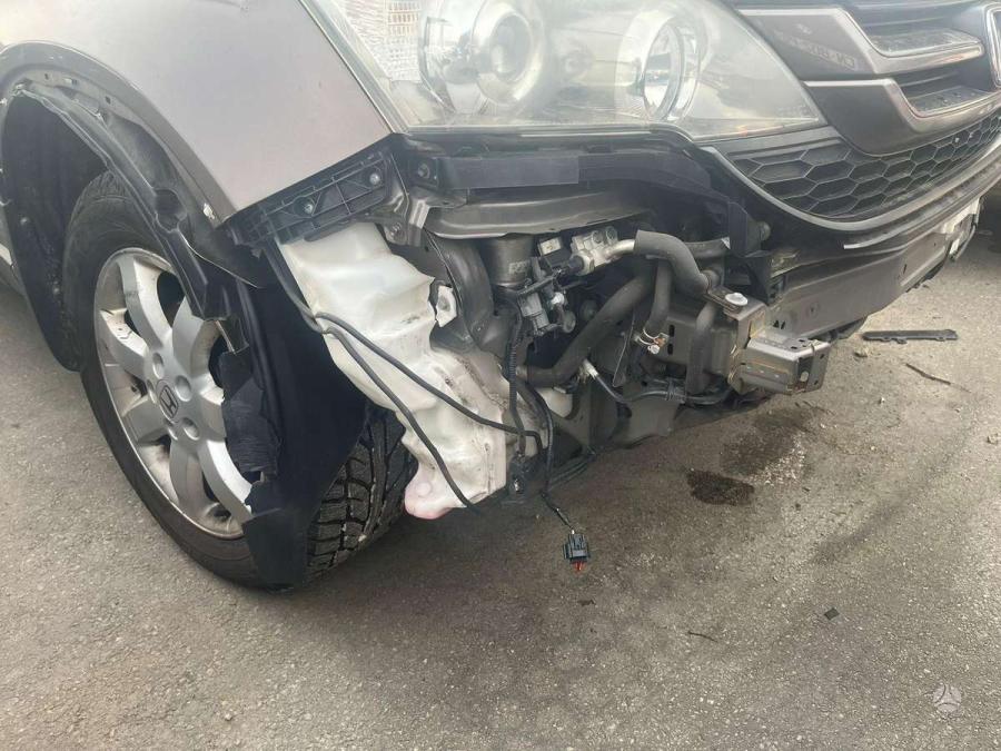 Grey Honda CR-V 2012 in Taurage, with an engine capacity of 2.20 L and mileage of 187 thousand km for 5500 €, photo 6 on AUTOMOTO.COM.LV
