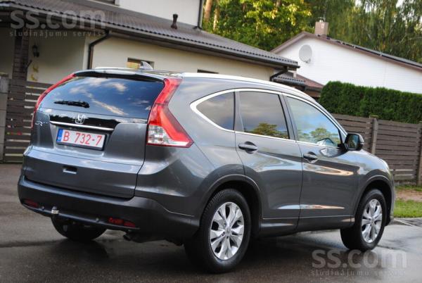 Grey Honda CR-V 2012 in Riga, with an engine capacity of 2.20 L and mileage of 239 thousand km for 10490 €, photo 3 on AUTOMOTO.COM.LV