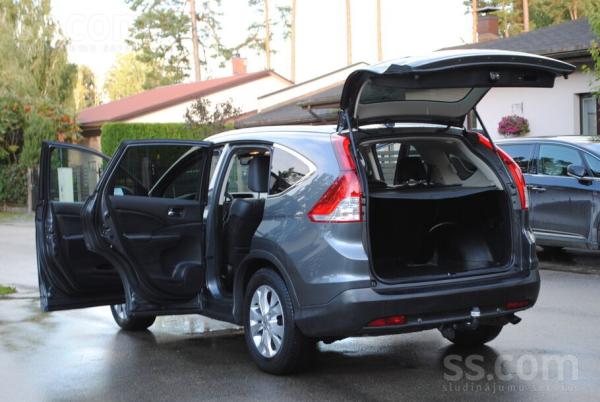 Grey Honda CR-V 2012 in Riga, with an engine capacity of 2.20 L and mileage of 239 thousand km for 10490 €, photo 9 on AUTOMOTO.COM.LV