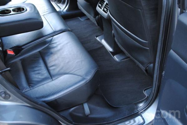 Grey Honda CR-V 2012 in Riga, with an engine capacity of 2.20 L and mileage of 239 thousand km for 10490 €, photo 11 on AUTOMOTO.COM.LV