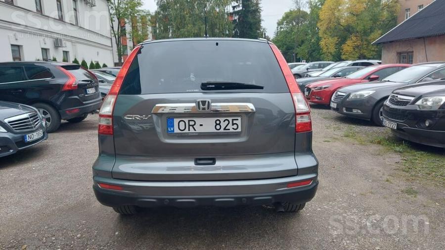 Grey Honda CR-V 2012 in Daugavpils, with an engine capacity of 2.20 L and mileage of 0 thousand km for 7850 €, photo 8 on AUTOMOTO.COM.LV