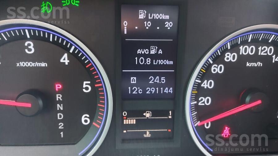 Grey Honda CR-V 2012 in Daugavpils, with an engine capacity of 2.20 L and mileage of 0 thousand km for 7850 €, photo 15 on AUTOMOTO.COM.LV