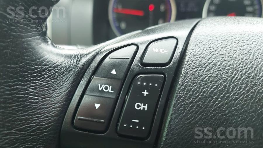 Grey Honda CR-V 2012 in Daugavpils, with an engine capacity of 2.20 L and mileage of 0 thousand km for 7850 €, photo 16 on AUTOMOTO.COM.LV