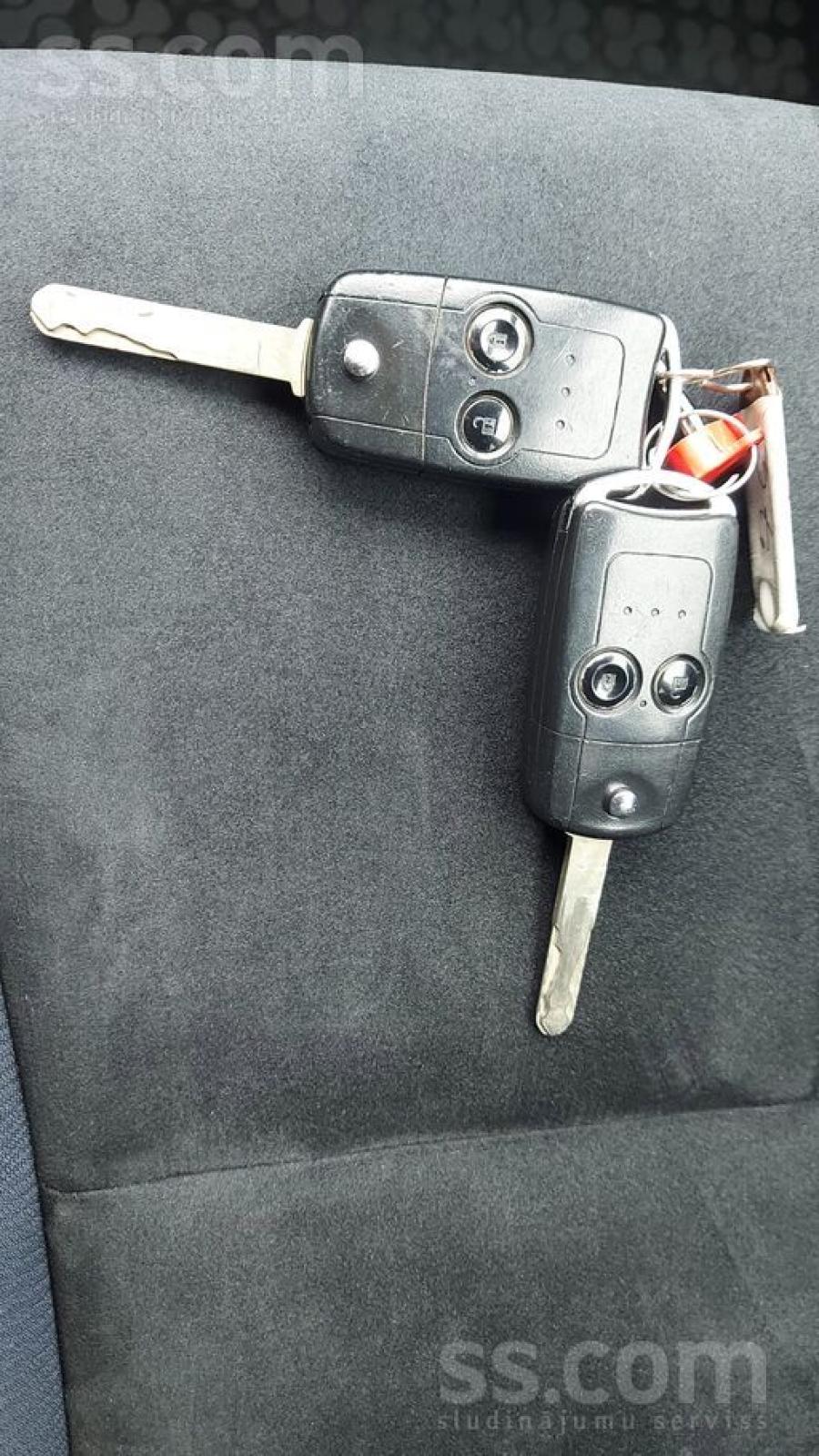 Grey Honda CR-V 2012 in Daugavpils, with an engine capacity of 2.20 L and mileage of 0 thousand km for 7850 €, photo 28 on AUTOMOTO.COM.LV
