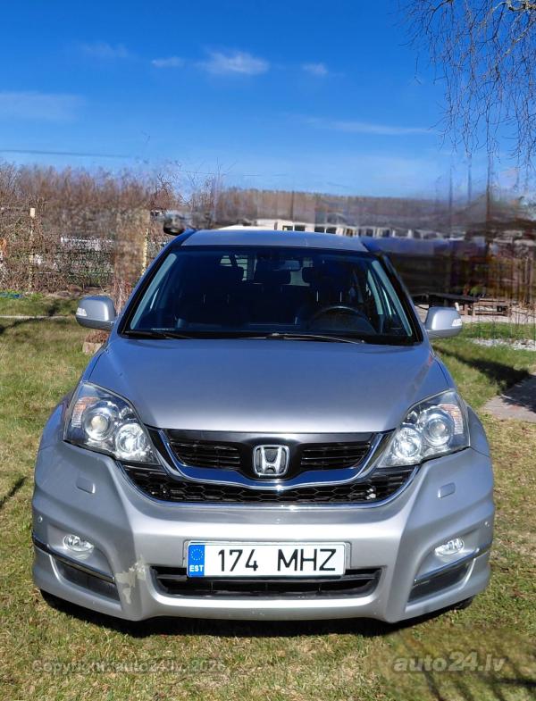 Grey Honda CR-V 2013 in Tallinn, with an engine capacity of 2.00 L and mileage of 201 thousand km for 7500 €, photo 1 on AUTOMOTO.COM.LV