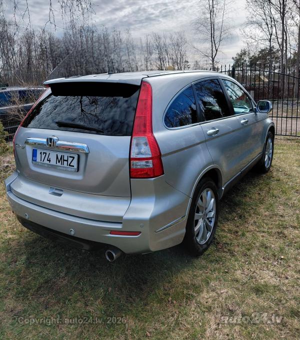 Grey Honda CR-V 2013 in Tallinn, with an engine capacity of 2.00 L and mileage of 201 thousand km for 7500 €, photo 4 on AUTOMOTO.COM.LV