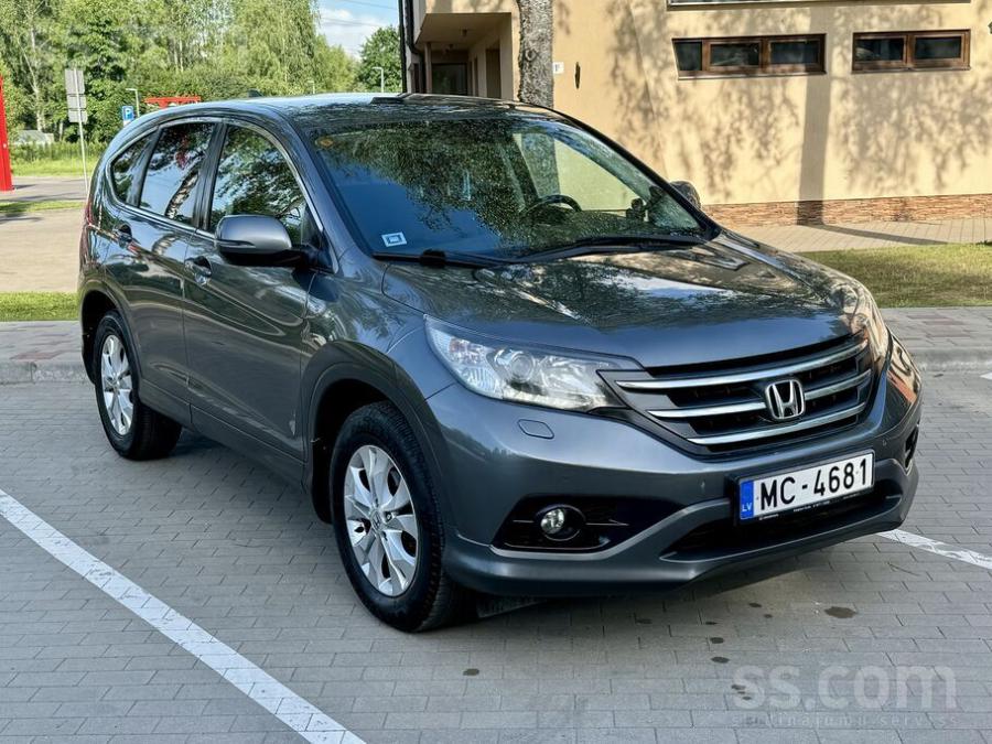 Grey Honda CR-V 2013 in Riga, with an engine capacity of 2.00 L and mileage of 270 thousand km for 8950 €, photo 3 on AUTOMOTO.COM.LV