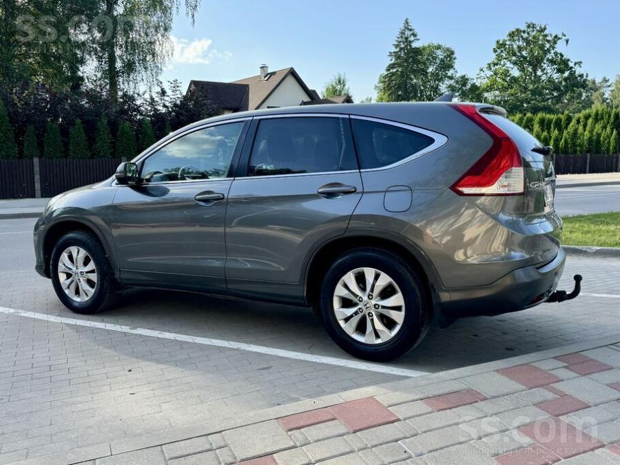 Grey Honda CR-V 2013 in Riga, with an engine capacity of 2.00 L and mileage of 270 thousand km for 8950 €, photo 6 on AUTOMOTO.COM.LV