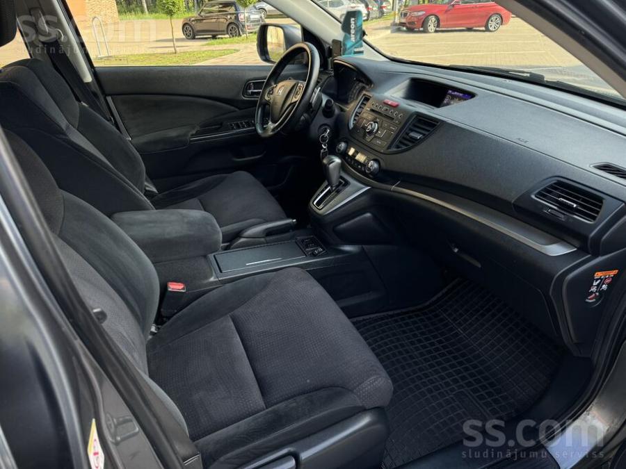 Grey Honda CR-V 2013 in Riga, with an engine capacity of 2.00 L and mileage of 270 thousand km for 8950 €, photo 7 on AUTOMOTO.COM.LV