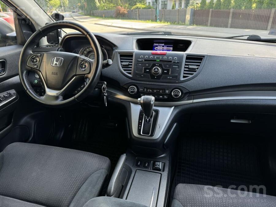 Grey Honda CR-V 2013 in Riga, with an engine capacity of 2.00 L and mileage of 270 thousand km for 8950 €, photo 8 on AUTOMOTO.COM.LV