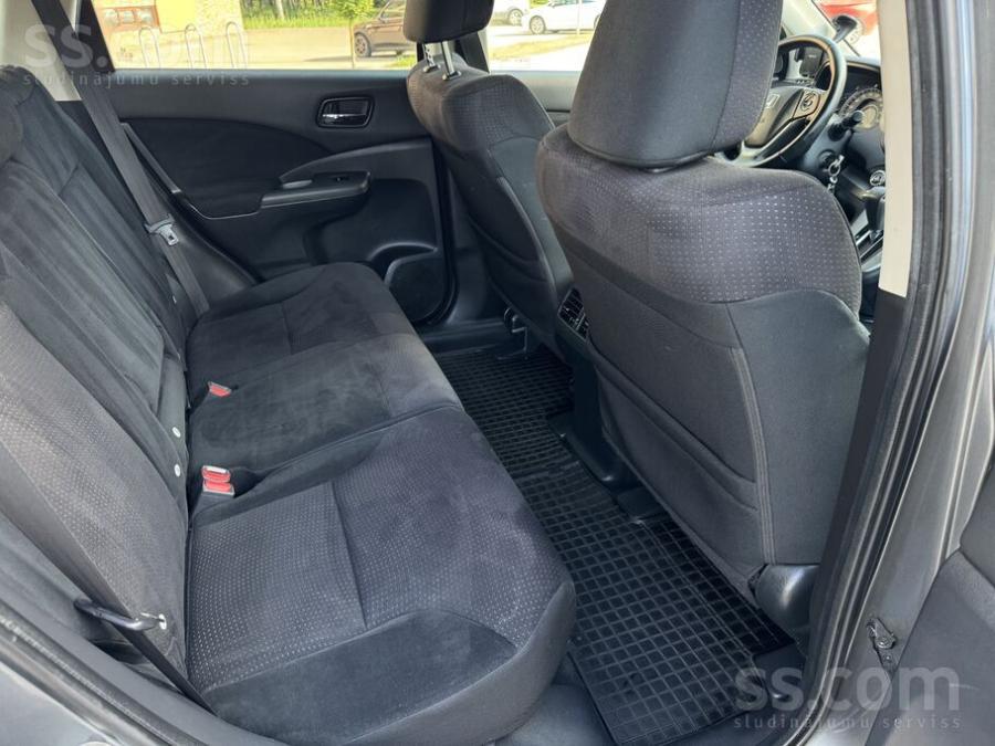 Grey Honda CR-V 2013 in Riga, with an engine capacity of 2.00 L and mileage of 270 thousand km for 8950 €, photo 9 on AUTOMOTO.COM.LV