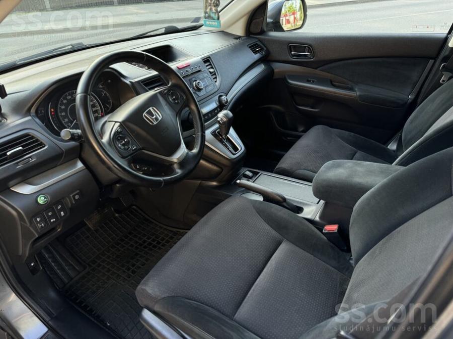 Grey Honda CR-V 2013 in Riga, with an engine capacity of 2.00 L and mileage of 270 thousand km for 8950 €, photo 17 on AUTOMOTO.COM.LV