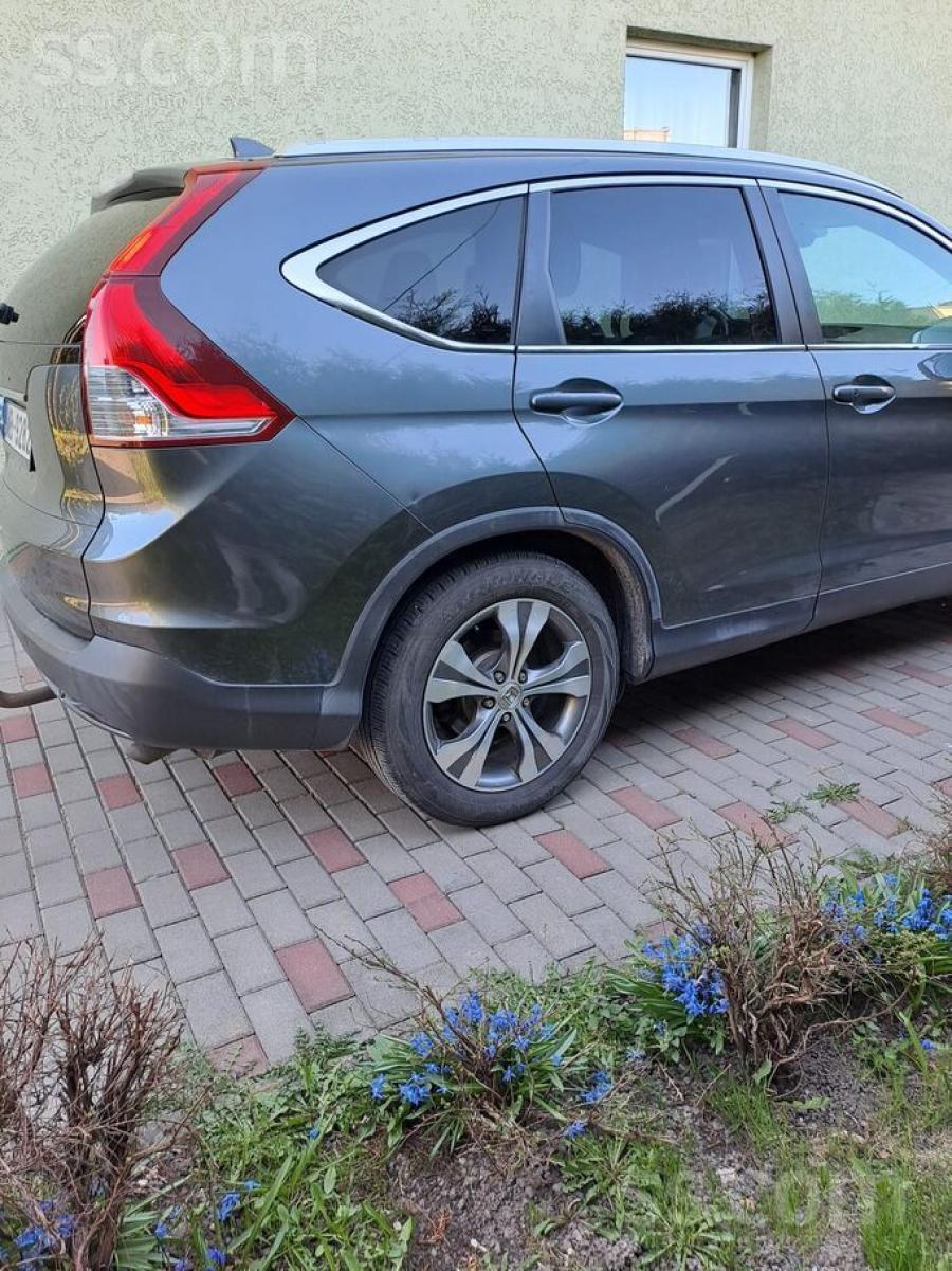 Grey Honda CR-V 2013 in Riga, with an engine capacity of 2.20 L and mileage of 0 thousand km for 10800 €, photo 5 on AUTOMOTO.COM.LV