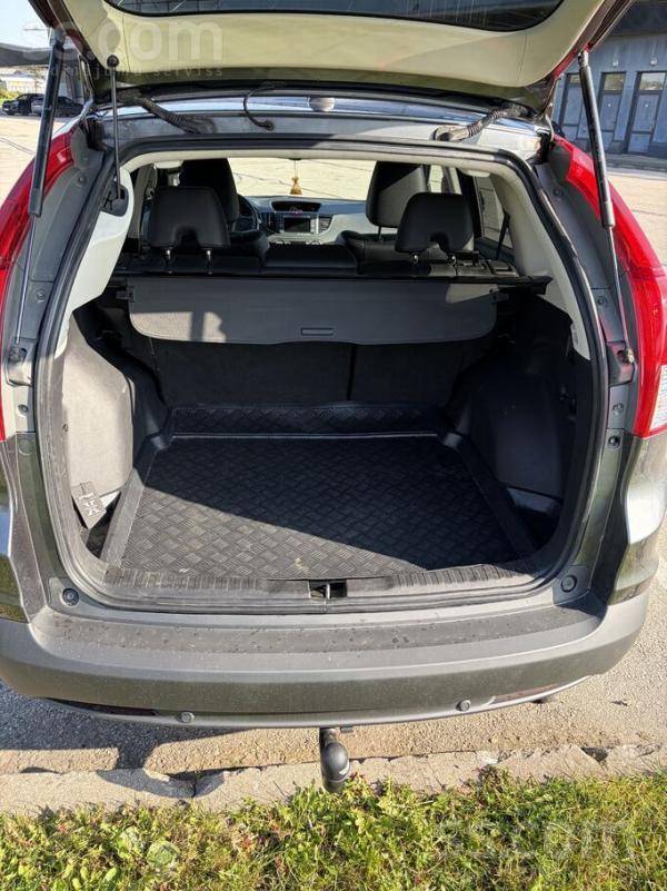 Grey Honda CR-V 2013 in Riga, with an engine capacity of 2.20 L and mileage of 214 thousand km for 9200 €, photo 7 on AUTOMOTO.COM.LV