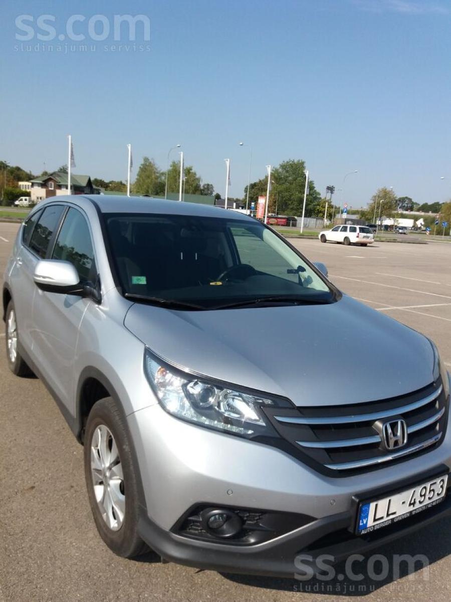 Grey Honda CR-V 2013 in Daugavpils, with an engine capacity of 2.20 L and mileage of 188 thousand km for 15400 €, photo 1 on AUTOMOTO.COM.LV