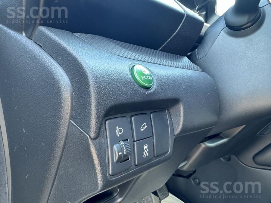 Pelēks Honda CR-V 2013 Daugavpils, ar dzinēja tilpumu 2.20 L un nobraukumu 209 tūkst. km par 11950 €, foto 29 vietnē AUTOMOTO.COM.LV