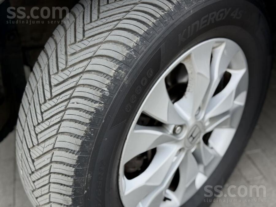 Pelēks Honda CR-V 2013 Rēzekne, ar dzinēja tilpumu 2.20 L un nobraukumu 211 tūkst. km par 7990 €, foto 9 vietnē AUTOMOTO.COM.LV