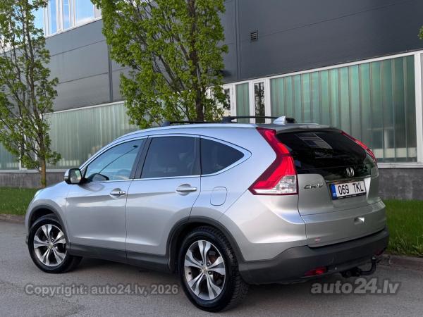 Pelēks Honda CR-V 2013 Tallina, ar dzinēja tilpumu 2.00 L un nobraukumu 266 tūkst. km par 8950 €, foto 5 vietnē AUTOMOTO.COM.LV