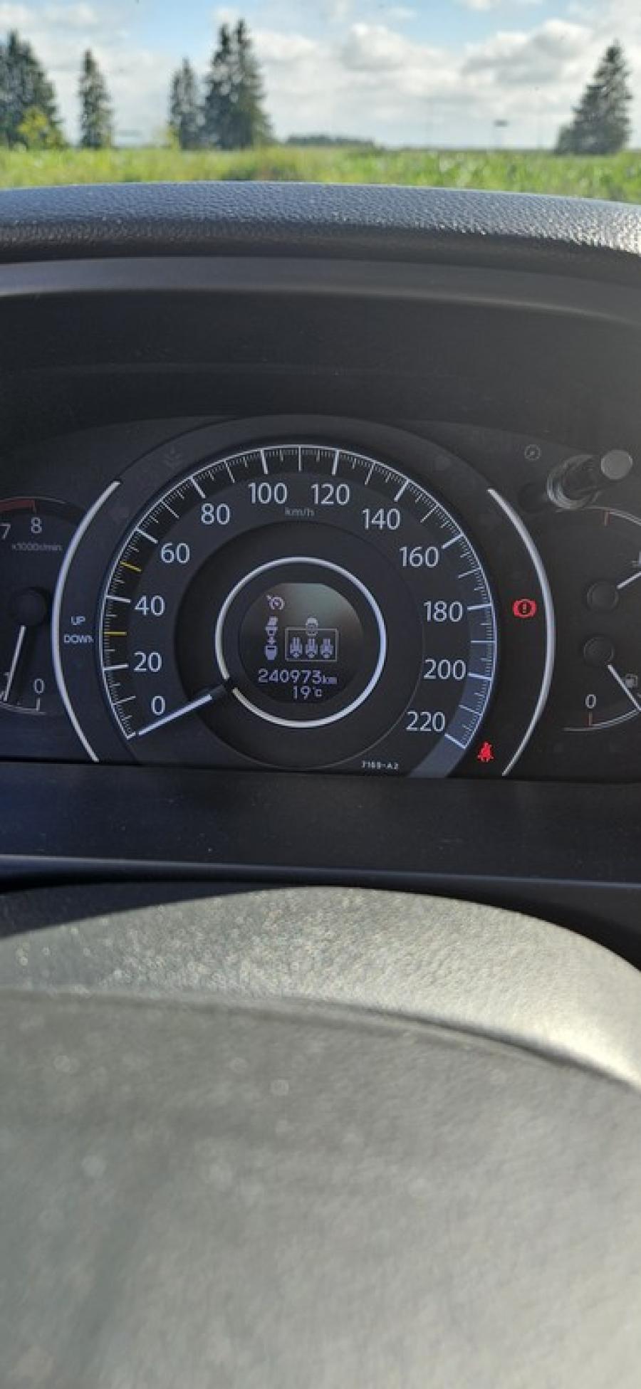 Grey Honda CR-V 2013 in Kohtla-Jarve, with an engine capacity of 0.00 L and mileage of 228 thousand km for 10500 €, photo 13 on AUTOMOTO.COM.LV