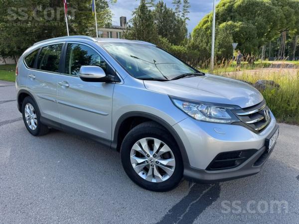 Grey Honda CR-V 2013 in Ogre, with an engine capacity of 2.00 L and mileage of 258 thousand km for 8550 €, photo 3 on AUTOMOTO.COM.LV