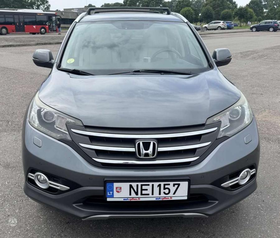 Grey Honda CR-V 2013 in Kaunas, with an engine capacity of 2.20 L and mileage of 218 thousand km for 12799 €, photo 3 on AUTOMOTO.COM.LV