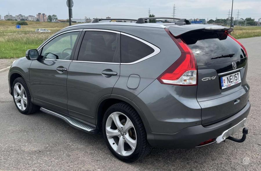 Grey Honda CR-V 2013 in Kaunas, with an engine capacity of 2.20 L and mileage of 218 thousand km for 12799 €, photo 8 on AUTOMOTO.COM.LV