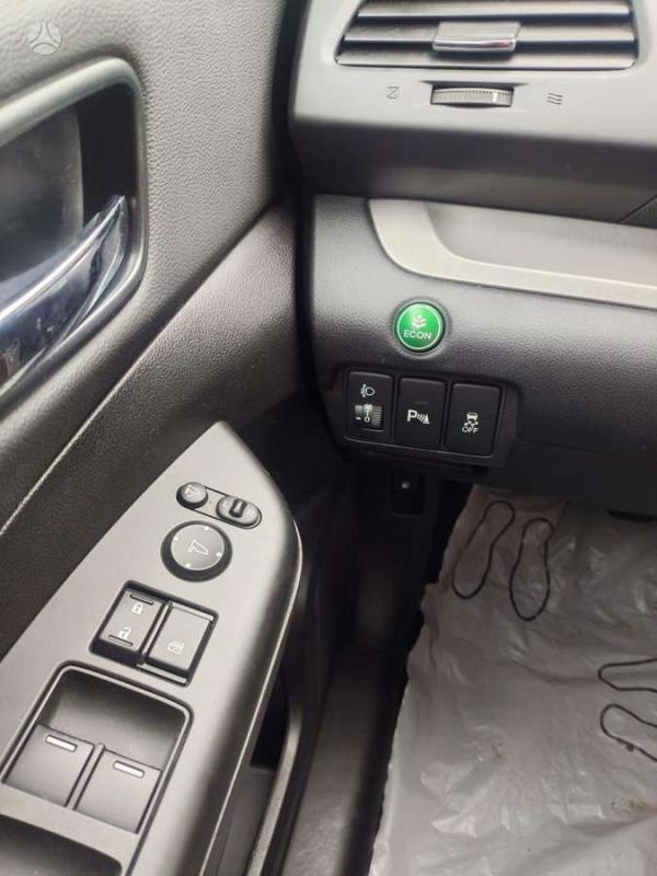 Grey Honda CR-V 2013 in Taurage, with an engine capacity of 1.60 L and mileage of 176 thousand km for 8600 €, photo 10 on AUTOMOTO.COM.LV