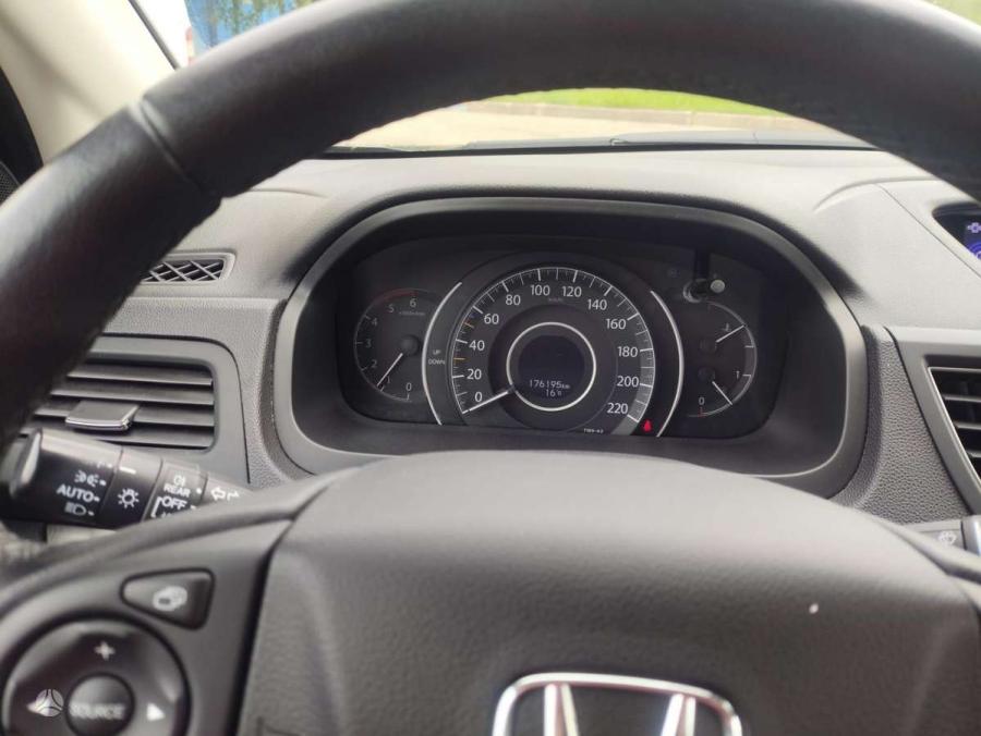 Pelēks Honda CR-V 2013 Tauragė, ar dzinēja tilpumu 1.60 L un nobraukumu 176 tūkst. km par 8600 €, foto 14 vietnē AUTOMOTO.COM.LV