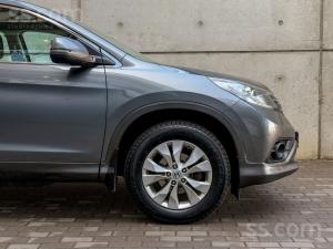 Grey Honda CR-V 2014 in Riga, with an engine capacity of 2.00 L and mileage of 189 thousand km for 4200 €, photo 5 on AUTOMOTO.COM.LV