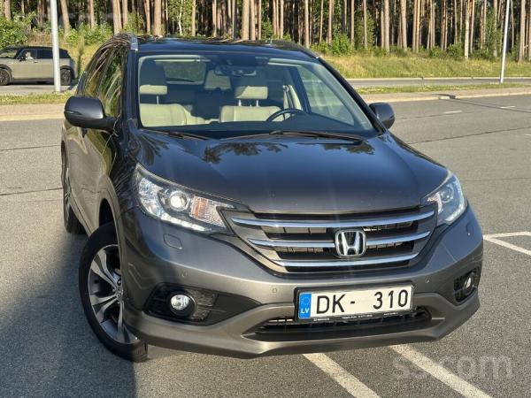 Grey Honda CR-V 2014 in Riga, with an engine capacity of 2.20 L and mileage of 184 thousand km for 10700 €, photo 3 on AUTOMOTO.COM.LV