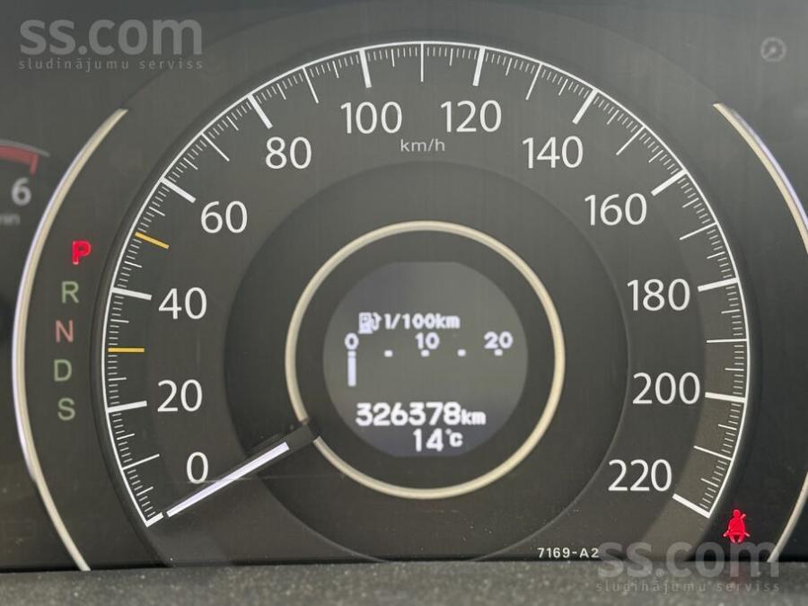 Grey Honda CR-V 2014 in Riga, with an engine capacity of 2.20 L and mileage of 0 thousand km for 8500 €, photo 8 on AUTOMOTO.COM.LV