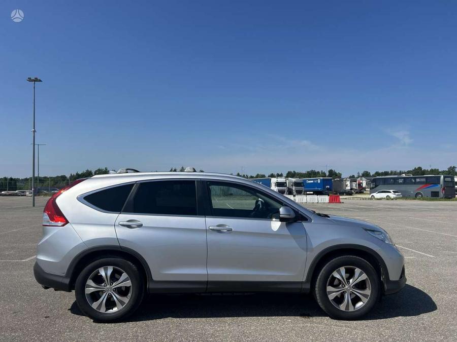Grey Honda CR-V 2014 in Vilnius, with an engine capacity of 1.60 L and mileage of 288 thousand km for 8500 €, photo 5 on AUTOMOTO.COM.LV