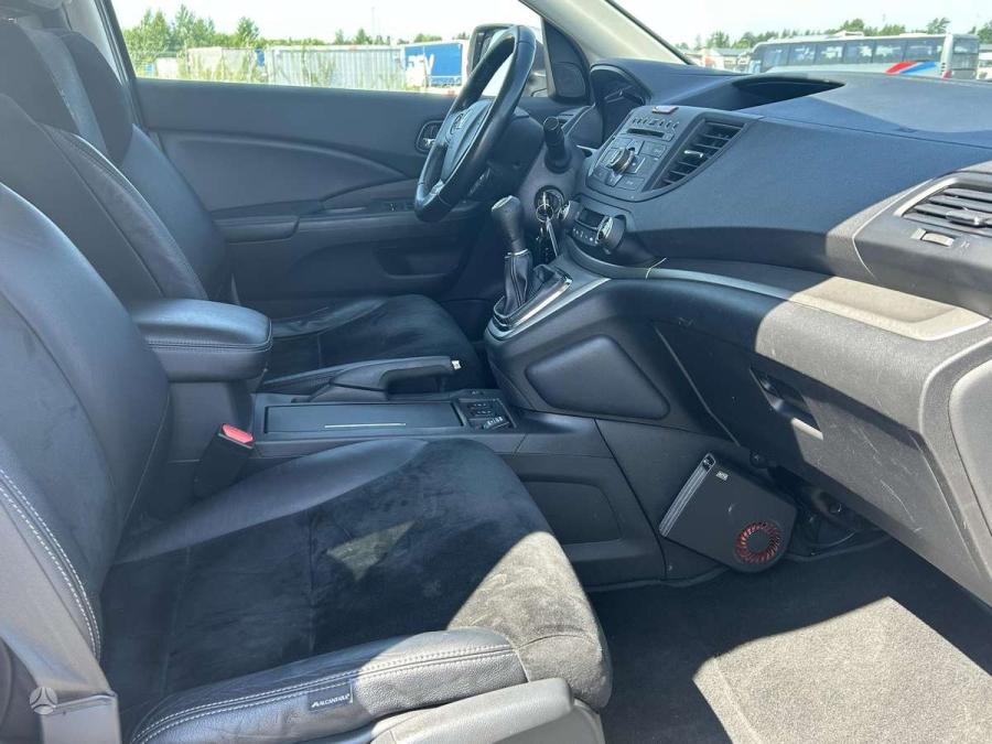 Grey Honda CR-V 2014 in Vilnius, with an engine capacity of 1.60 L and mileage of 288 thousand km for 8500 €, photo 14 on AUTOMOTO.COM.LV